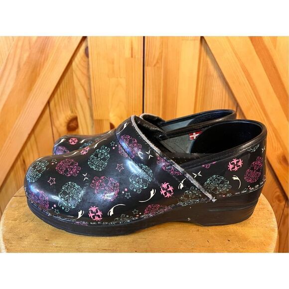 Sanita | Shoes | Sanita Clogs Sugar Skull Flowers Size 75 Eu 38nursing ...